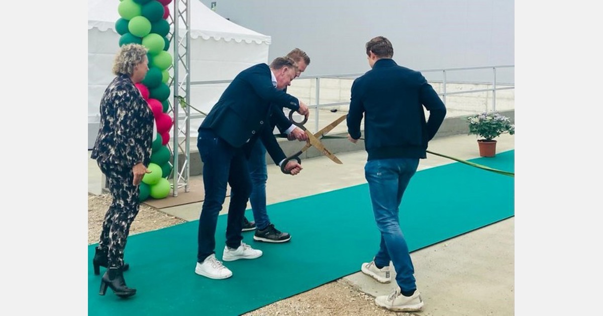 Sjaak van Schie viert opening cool store in Portugal